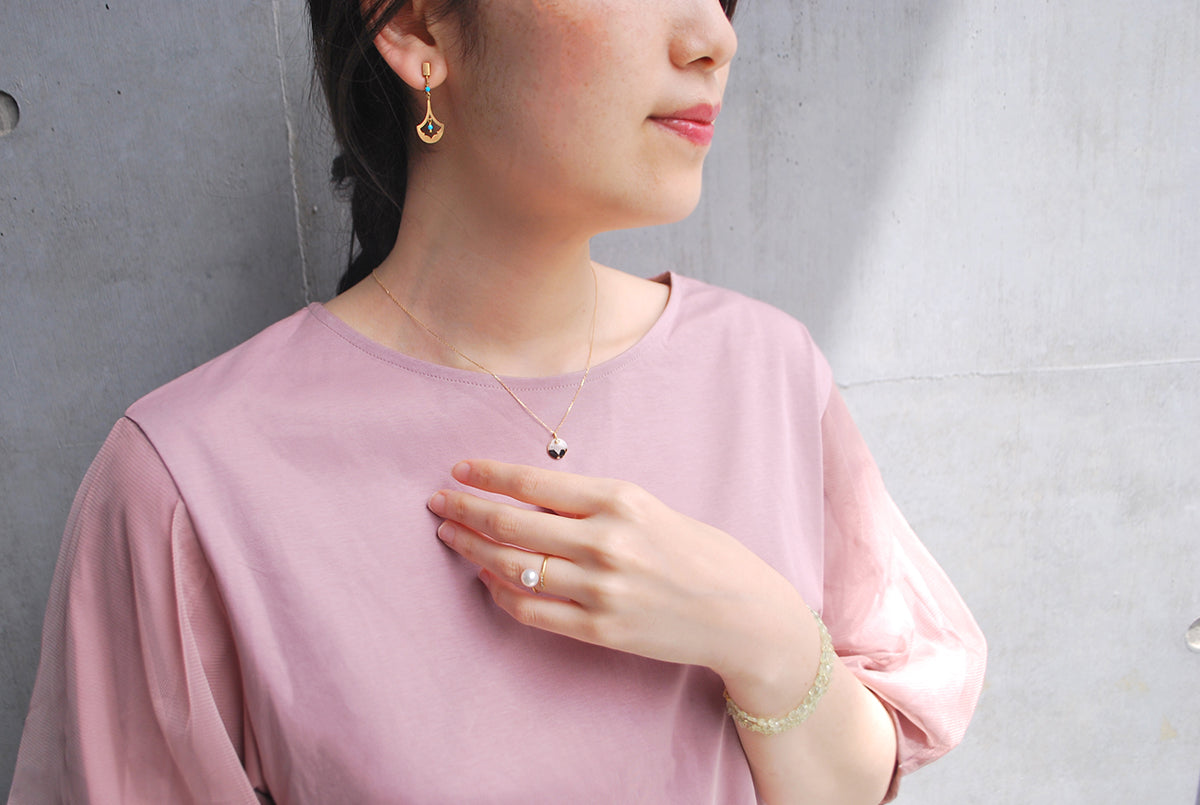 【ONLINESTORE】エキゾチック+エレガントを楽しむ夏のジュエリーコーディネート – HASUNA