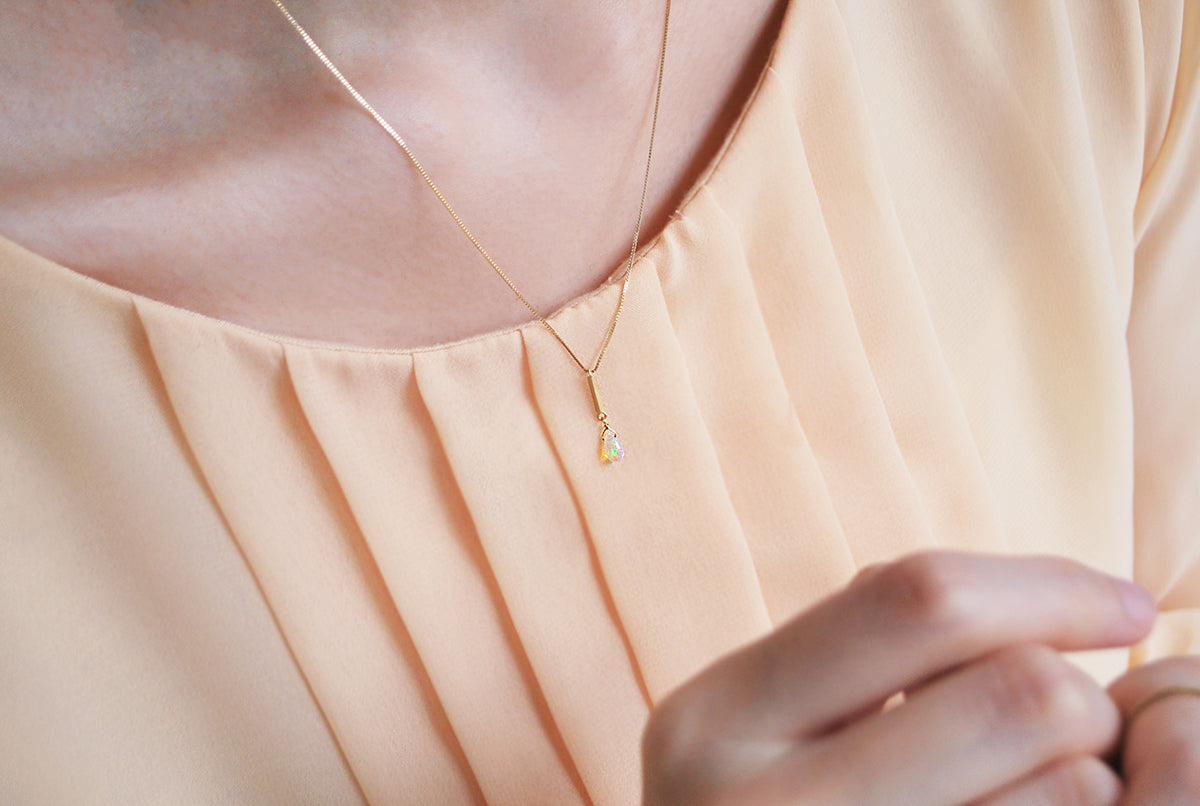 【ONLINESTORE】10月の誕生石、オパールのジュエリーを楽しんで – HASUNA