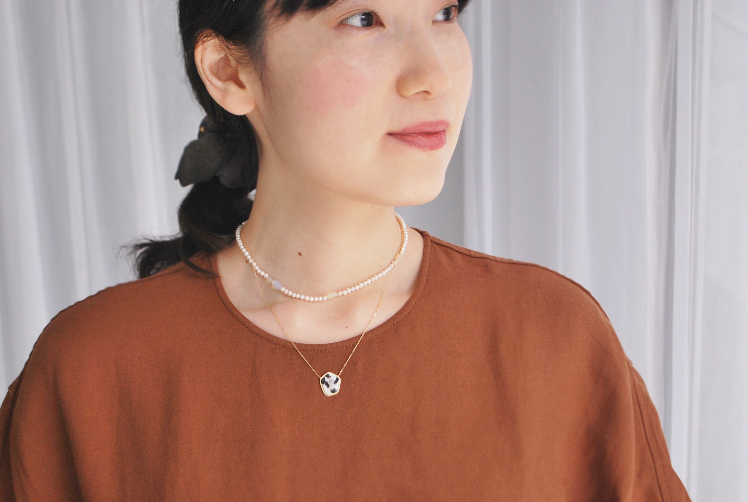 【ONLINESTORE】秋色ファッションとジュエリーの奏でるハーモニーを楽しんで – HASUNA